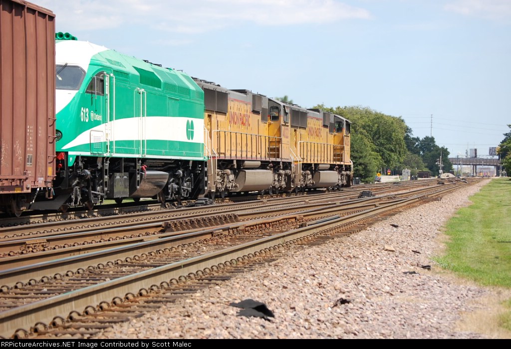 UP 4026, 4022 & GOT 613